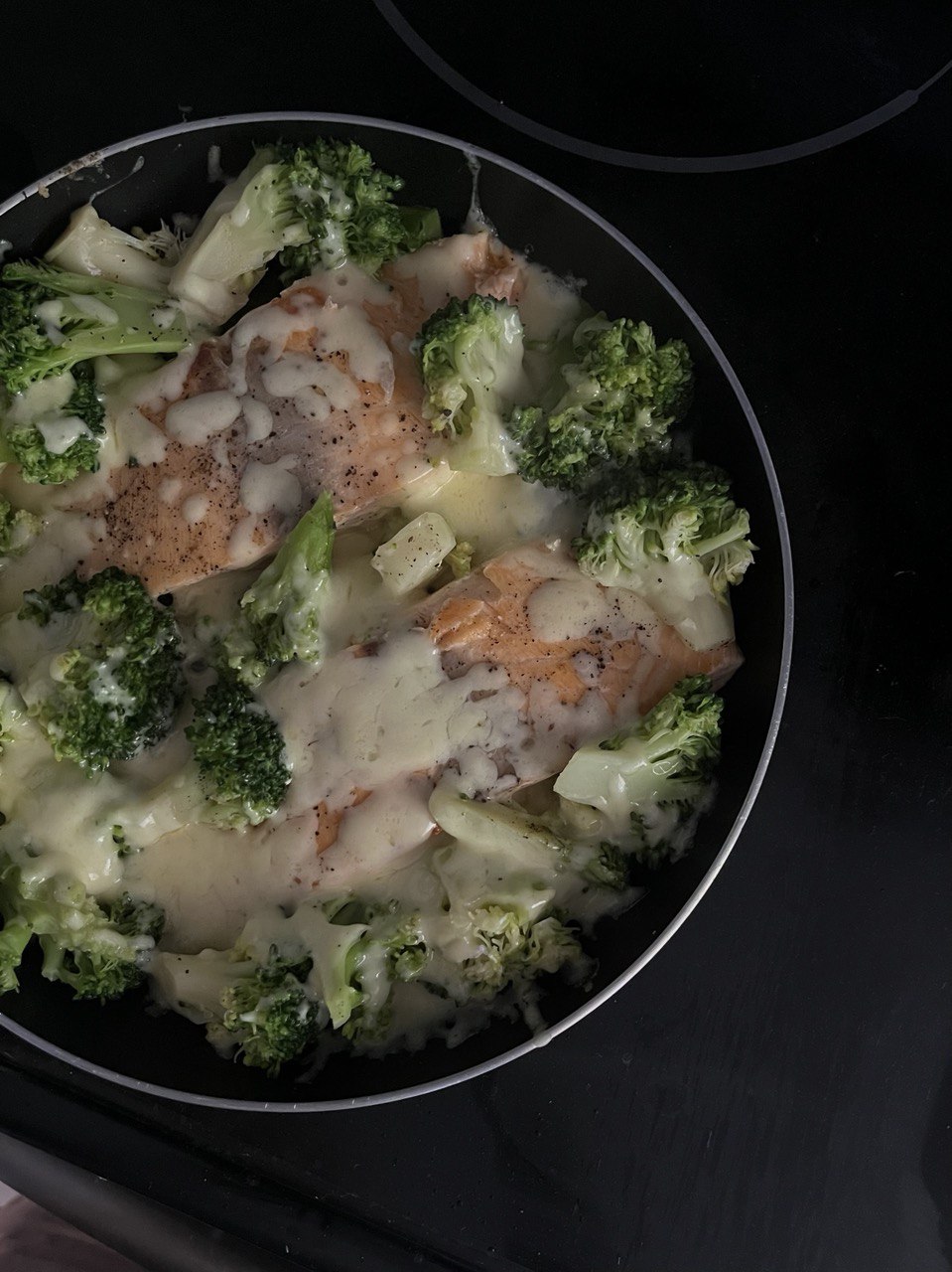 Quick Low-Glycemic Dinner: Salmon with Broccoli and Cheese